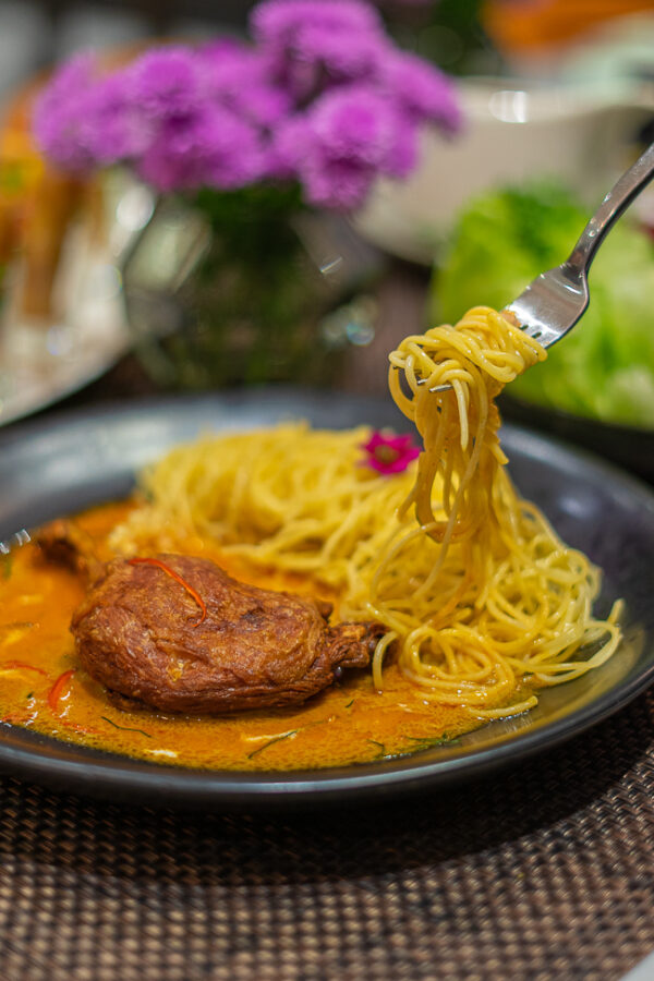ทั้งไทยและเทศ ฟิวชั่นหลากเมนู ร้านสไตล์ของเก่าที่ Betel Box Restaurant