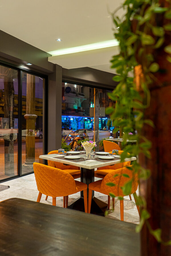 ทั้งไทยและเทศ ฟิวชั่นหลากเมนู ร้านสไตล์ของเก่าที่ Betel Box Restaurant