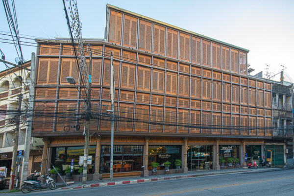 ทั้งไทยและเทศ ฟิวชั่นหลากเมนู ร้านสไตล์ของเก่าที่ Betel Box Restaurant