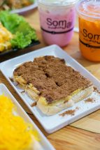 นั่งทำงานชิลล์ ในคาเฟ่บรรยากาศสบาย ขนมเครื่องดื่มพร้อมที่ Somjai Cafe Milk